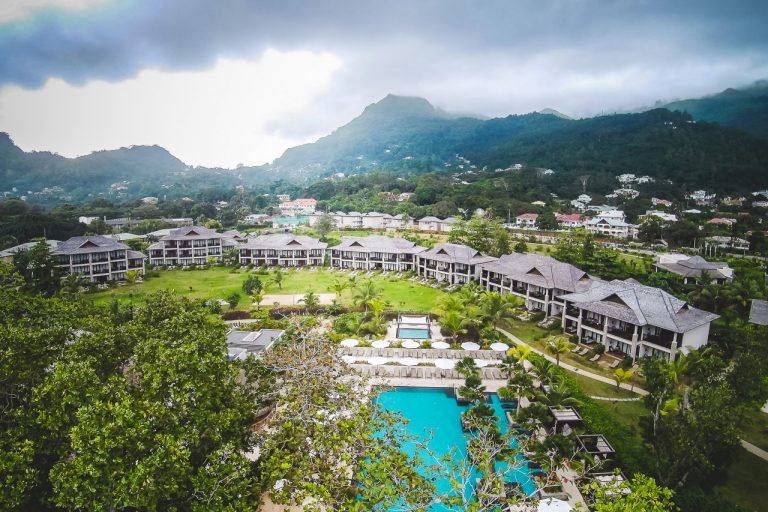 The H Resort & Sesel Spa, Mahé, Seychellen – Tropen-Chic am Beau Vallon ...